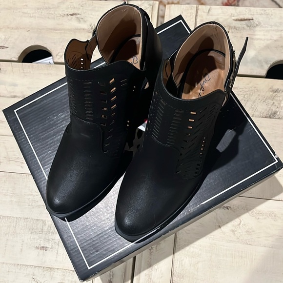 Qupid | Shoes | Qupid Black 3 In Chunky Heel | Poshmark